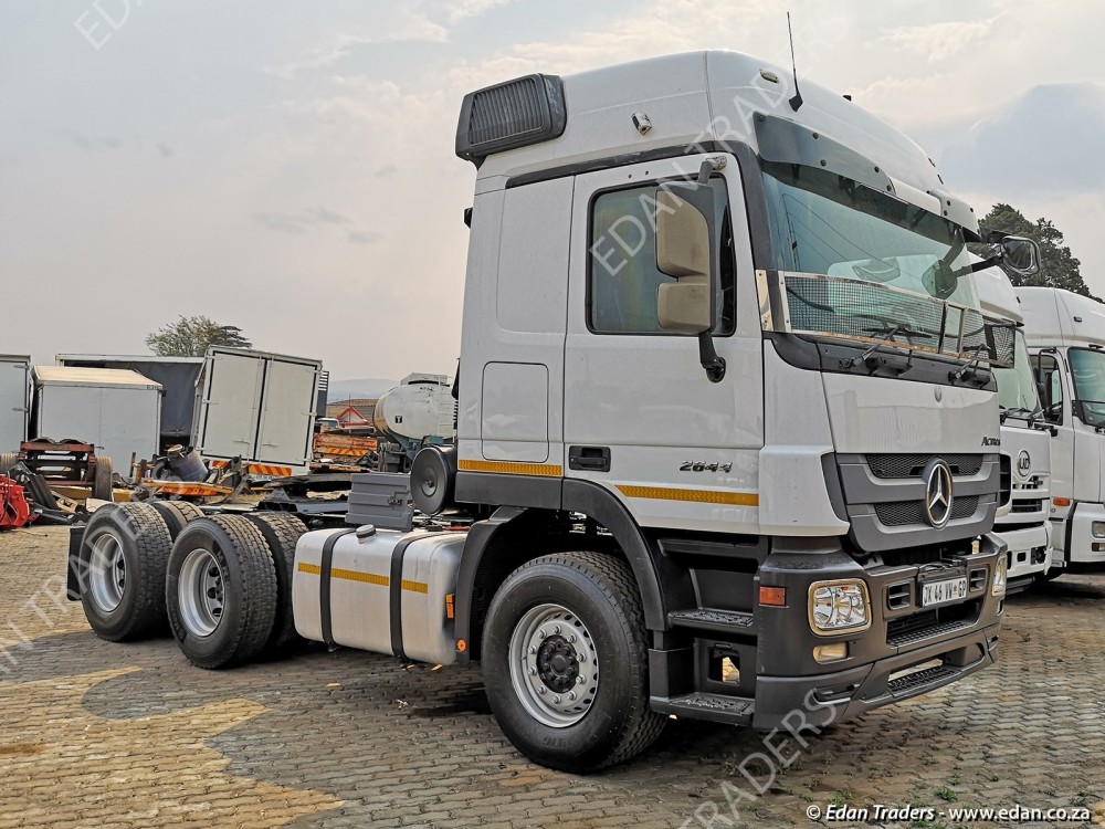 2014 Mercedes Benz 2644 double diff truck tractor