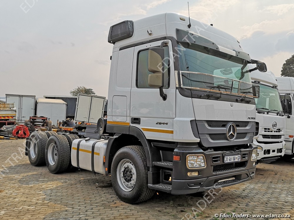 2014 Mercedes Benz 2644 double diff truck tractor