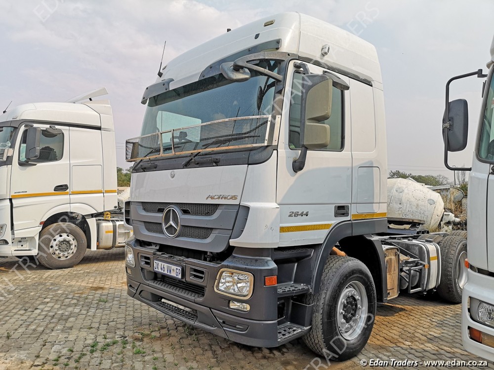 2014 Mercedes Benz 2644 double diff truck tractor