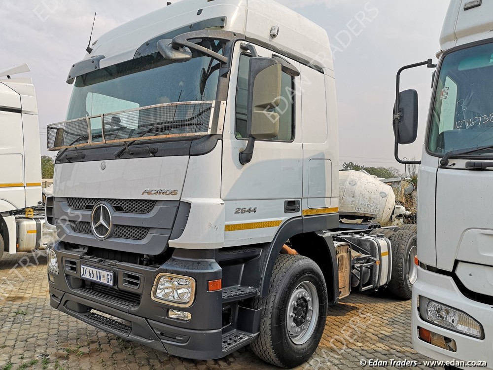 2014 Mercedes Benz 2644 double diff truck tractor