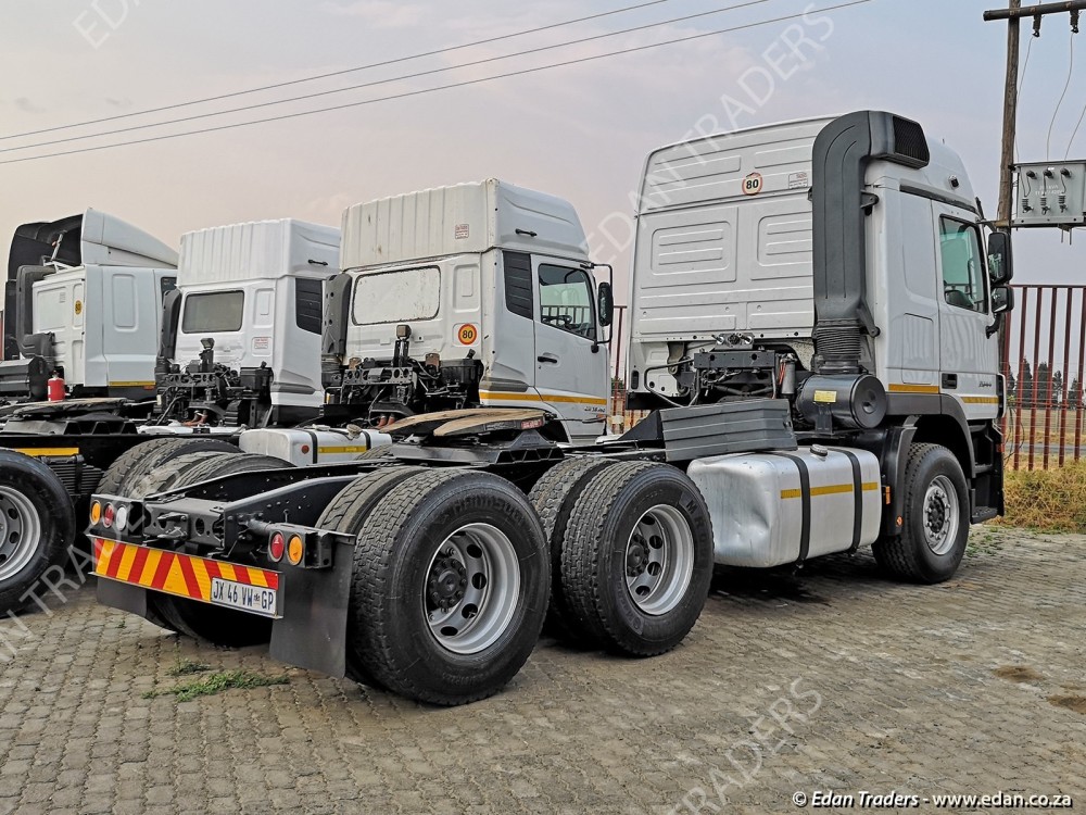 2014 Mercedes Benz 2644 double diff truck tractor