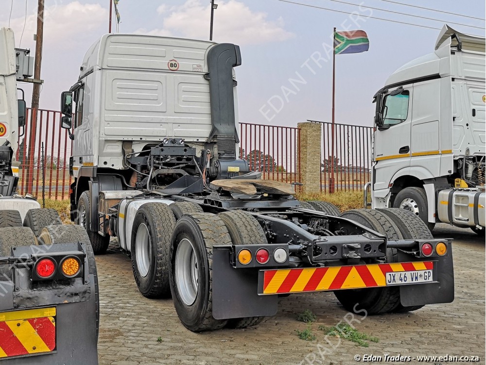 2014 Mercedes Benz 2644 double diff truck tractor
