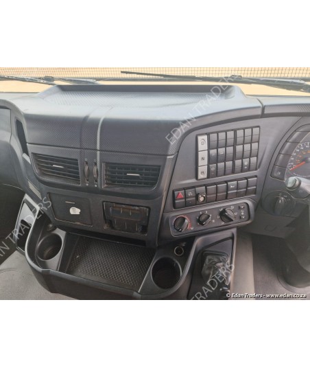 2019 Iveco Trakker double diff truck tractor