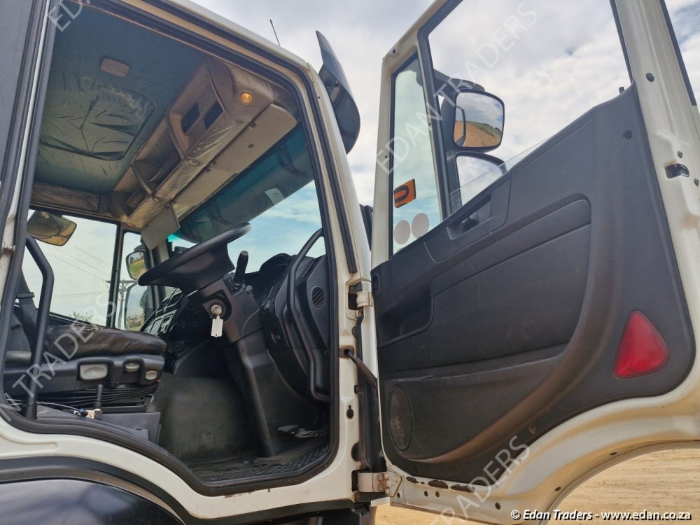2019 Iveco Trakker double diff truck tractor