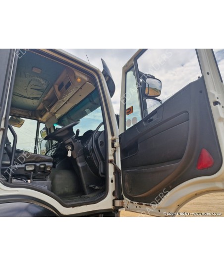 2019 Iveco Trakker double diff 10 cube tipper