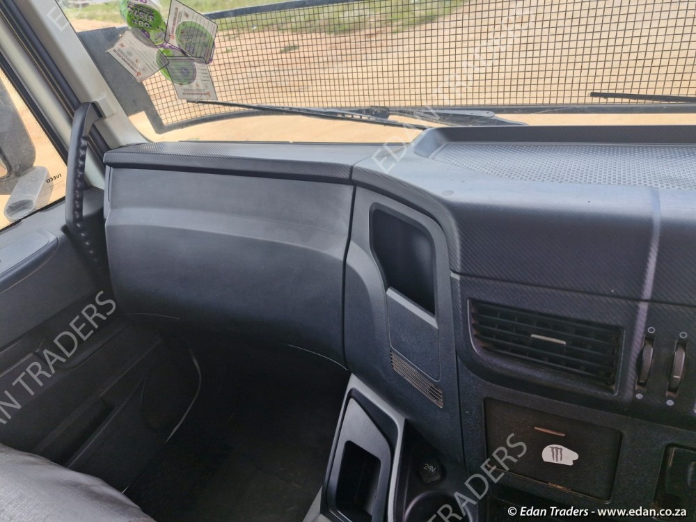 2019 Iveco Trakker double diff truck tractor