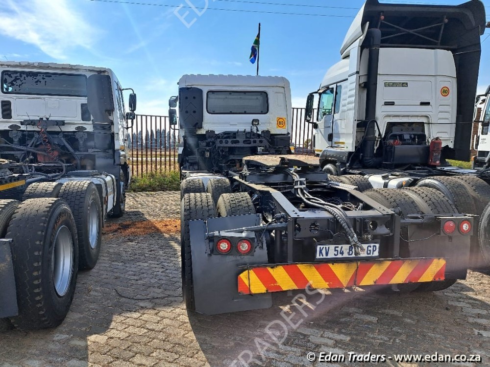 2015 UD GW 26-450 18000Ltr water tanker