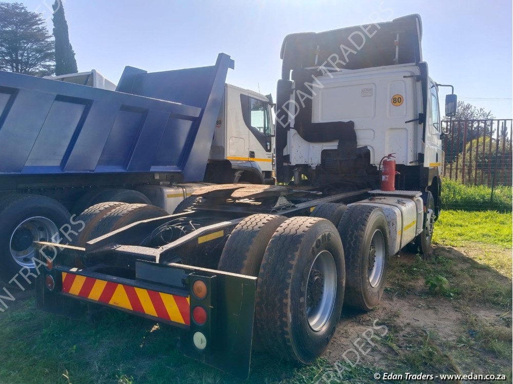 2005 DAF CF85 double diff truck tractor