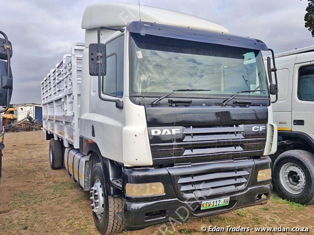 2004 DAF CF85 LWB 8 ton cattle truck