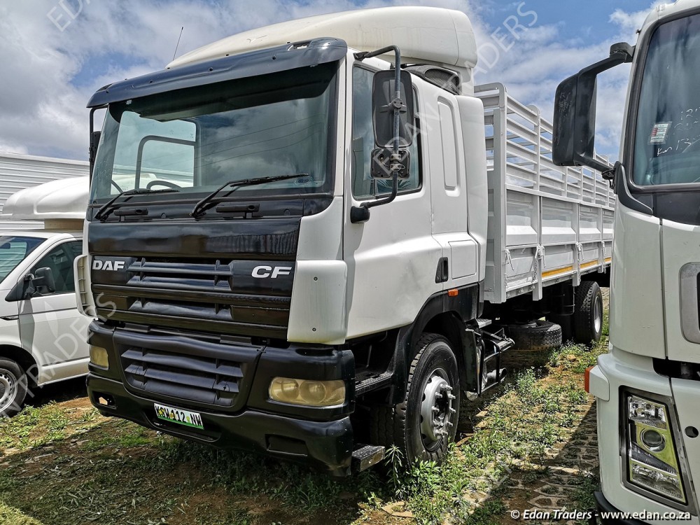 2004 DAF CF85 LWB 8 ton cattle truck